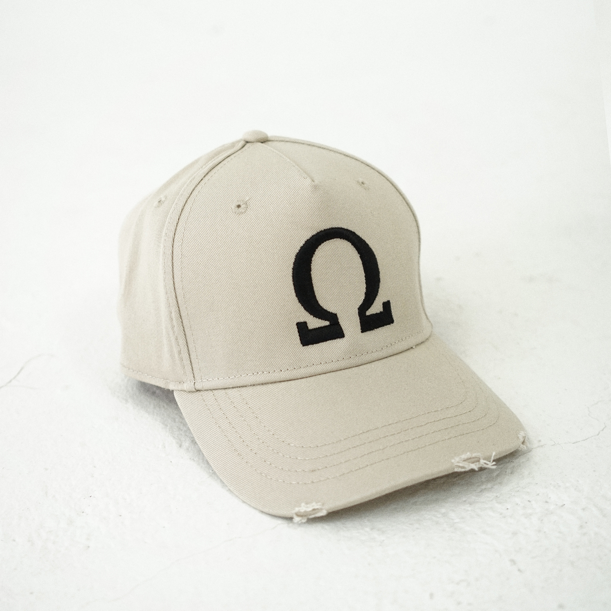 OVER DYED | Czapka z dzaszkiem Distressed ALPHA Cap beżowa, haft